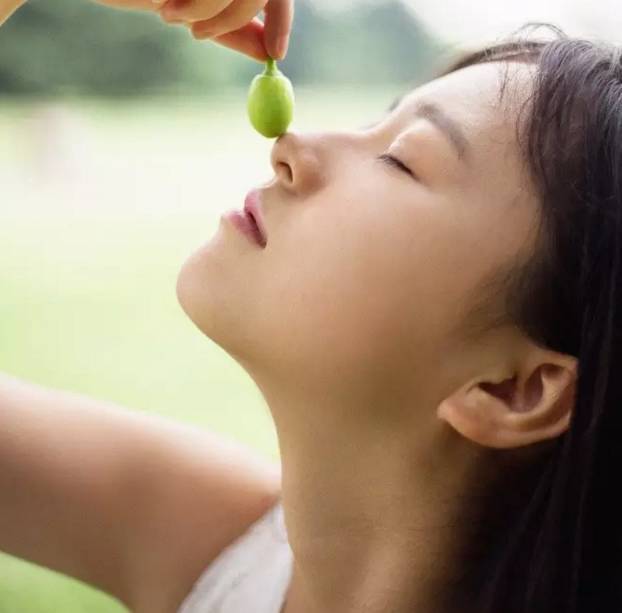 真心爱你的人，不会跟你计较对错小字