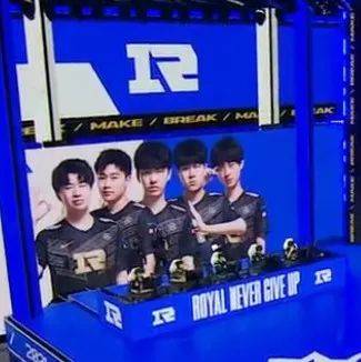 RNG众望所归战胜PSG，拿下开门红！_比赛