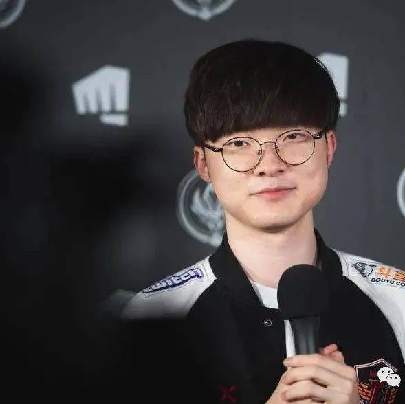 泪目！T1淘汰，Faker主动背锅：因为我才输给DK！承诺不退役，明年再来_世界