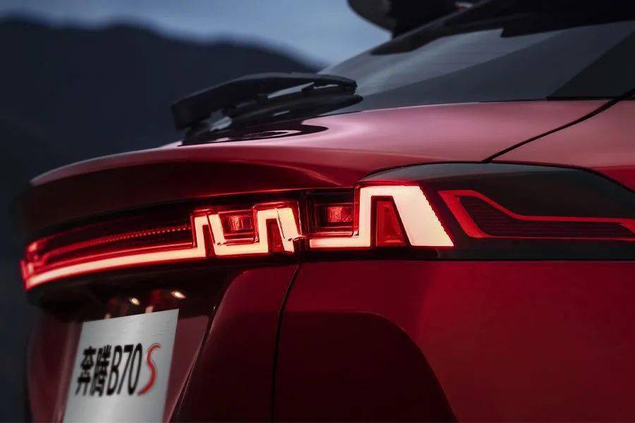 定位跨界SUV，轴距达2750毫米，一汽奔腾全新B70S首发亮相_搜狐汽车_搜狐网