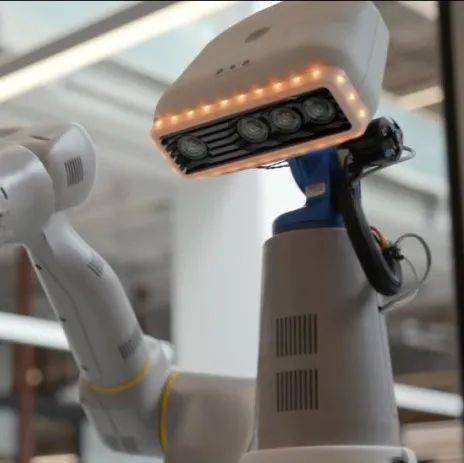 Google X的机器人开始打工，进咖啡馆擦桌子。。。_Robots_Brondmo_工作