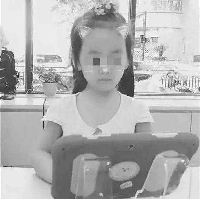 痛心！杭州电瓶车自燃烧伤女孩今晨离世，年仅7岁杭州电瓶车自燃事件受伤小女孩离世魏顺利琪琪