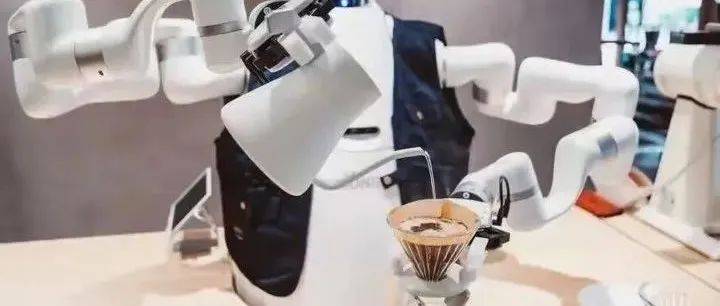 能拉花能手冲、赛博朋克风，「机器人咖啡」风靡上海深圳_咖啡馆_操作_For