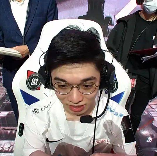 BLG德杯保ADC打法惨遭淘汰！上Uzi结局会怎样？_Doggo_比赛_金克丝