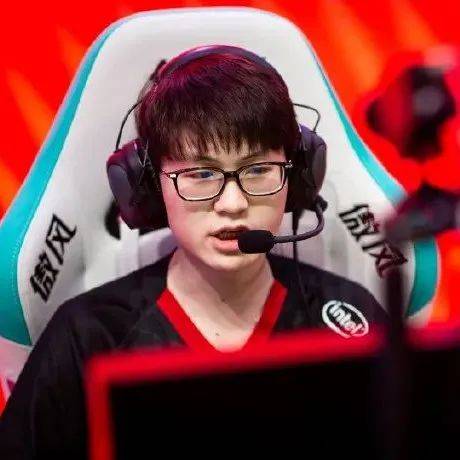 “世界冠军被质疑开脚本”，Meiko打国服玩AD被喷，本人却狂喜！向队友疯狂炫耀_meiko_直播_金克丝