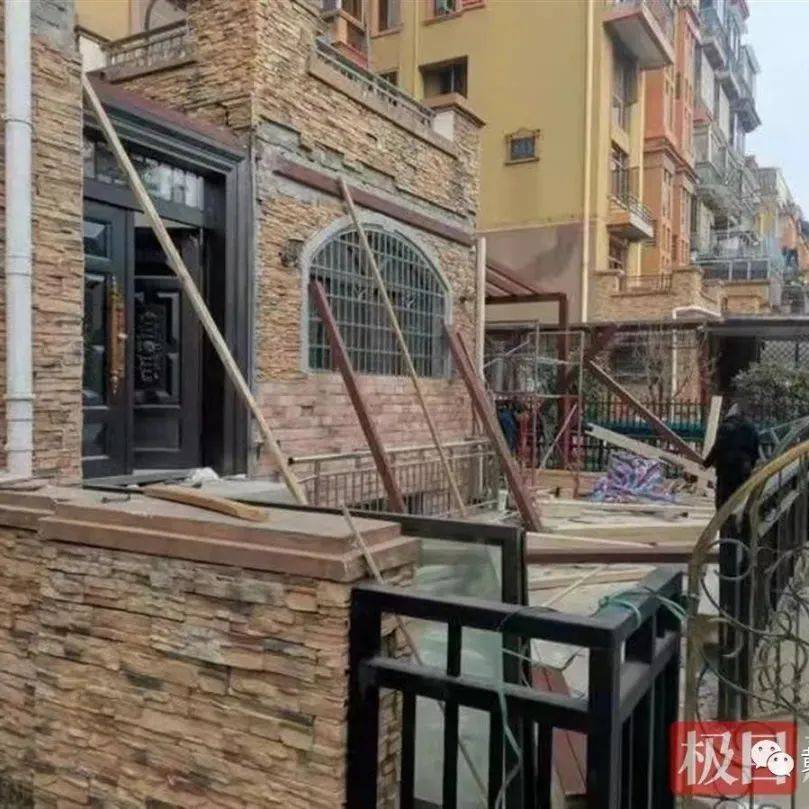 小区业主违法抢建房屋，黄陂盘龙城城管依法拆除进行建设面积