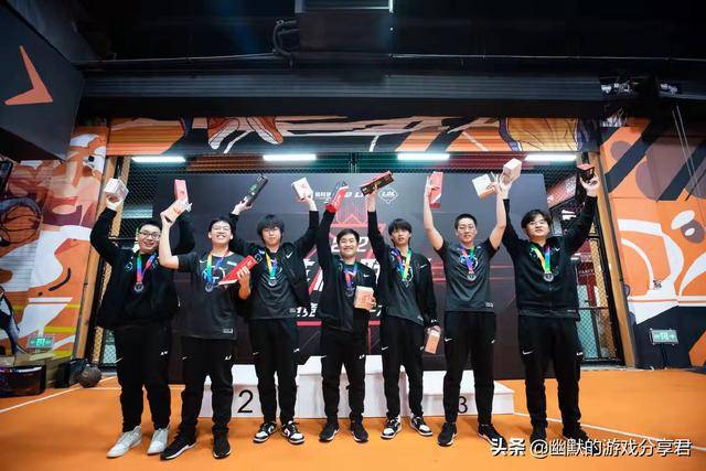 突发事件！LPL选手运动会Zwuji不慎摔倒！手术康复需要3个月_活动_进行了_Bin