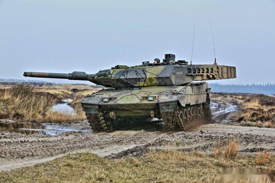 装备最为广泛的第三代主战坦克——豹2，你能分辨几种？（二）_Strv_德国_炮塔