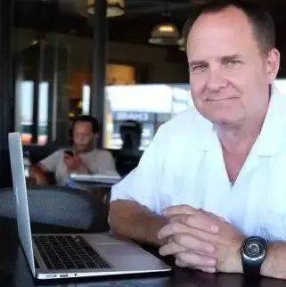 别以为好莱坞编剧挣钱就那么易_Tom_剧本_拍成电影