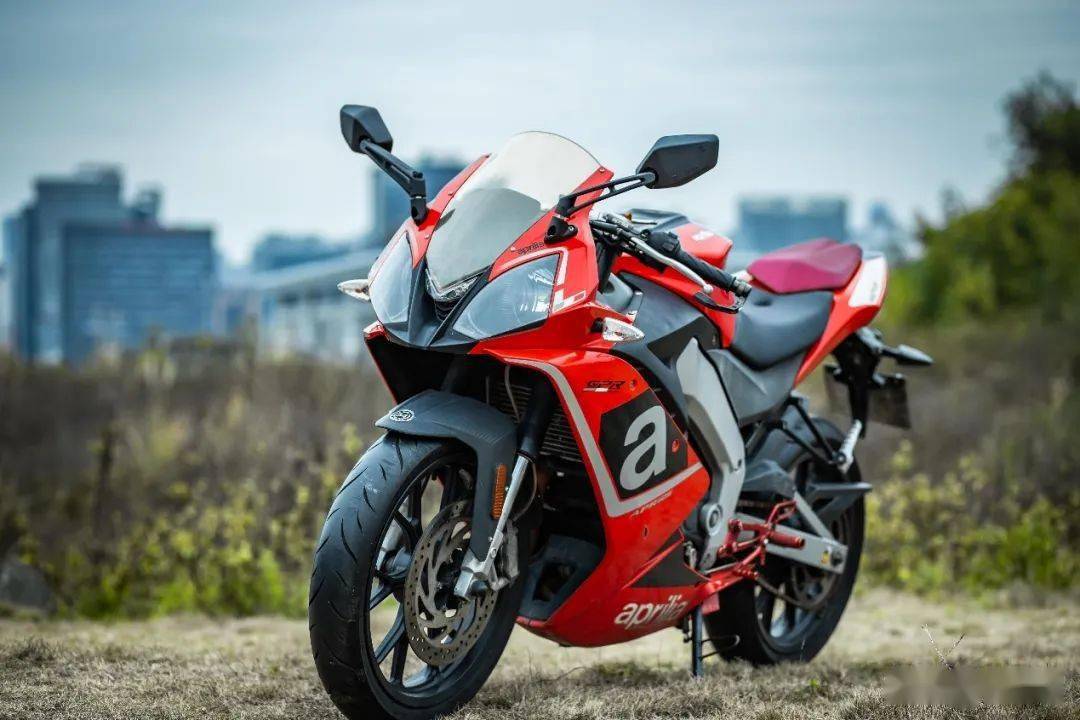 入门钢炮今犹在，岁岁年年人不同——阿普利亚GPR150/250R对比_搜狐汽车_搜狐网
