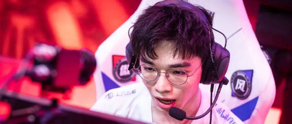 海外网友热议BLG不敌LNG：BLG想要进入季后赛，需要一个真正的中单_FoFo_-Doinb_团战