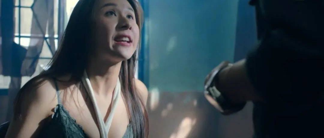 重口味！TVB女星仅穿内衣被五花大绑！57岁曹永廉还强吻_阮儿_Chloe_谭俊彦