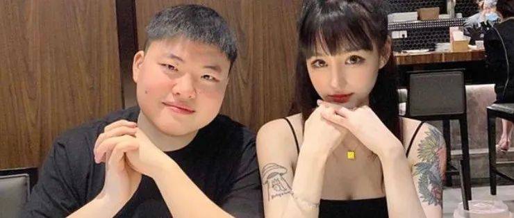 Uzi和妻子结婚领证！永远的神难登赛场？_aomimi_女朋友_咪咪