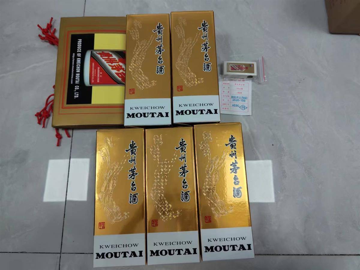 挨车 碰运气”， 拉车门”栽了张湾男子李先生