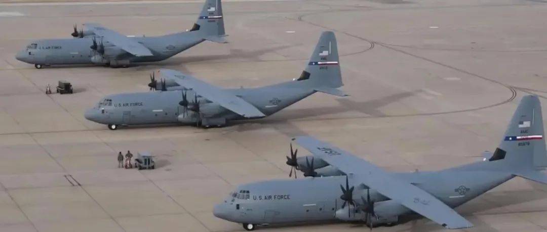 历史上最成功的中型运输机是谁？讲讲C-130的上舰故事_航母_美国_甲板