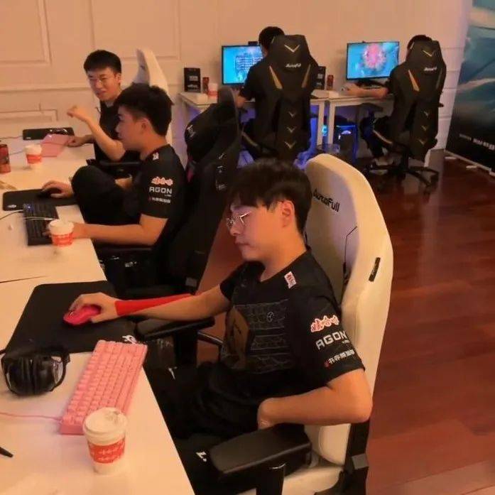 EDG传统重现！领先1W经济被RNG翻盘，粉丝心态爆炸半小时喷9000条_比赛_junjia_jiejie