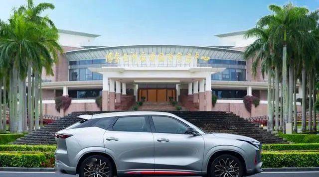 晚到却带来“世界级品质”，配2.0T+8AT，能喝92油，关门只剩安静_搜狐汽车_搜狐网