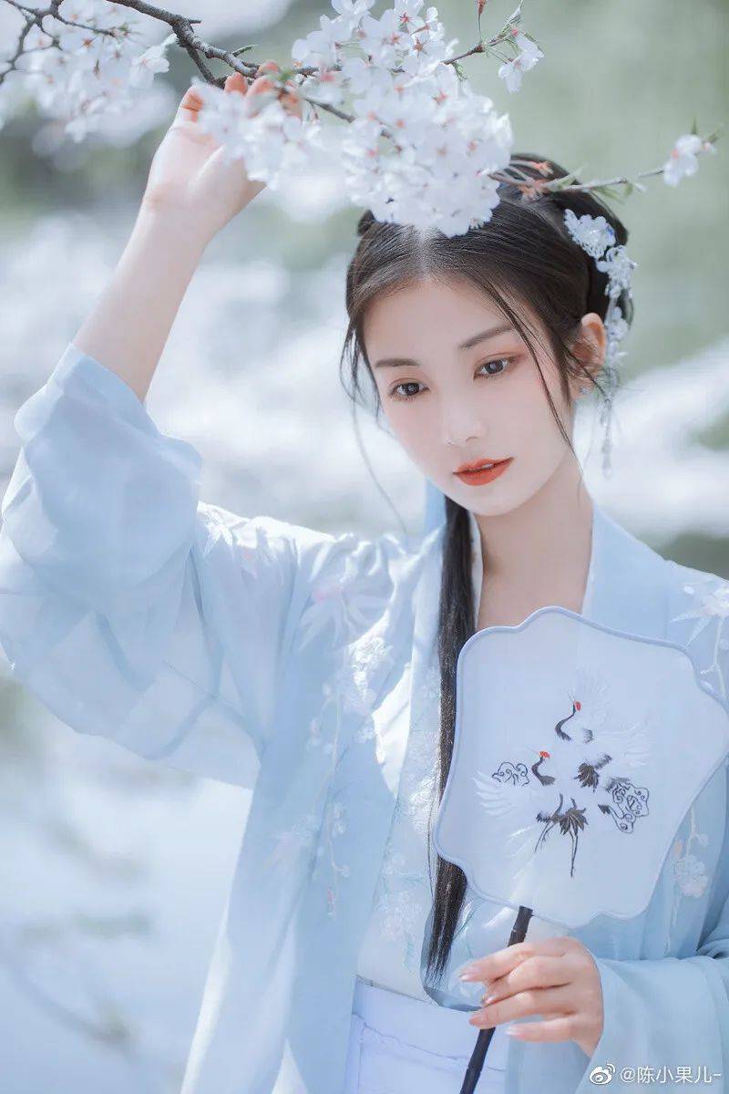 那傻子的葯我换了3年,怎么还有了?” 王爷,那不是养颜的么?王妃嫌苦,就换了” 当然不是”他转身,却见她在身后限制篇幅高潮