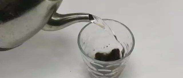 喝酒喝多了很难受，教你一个快速解酒的妙招，健康解酒不伤身！红糖茶叶精神