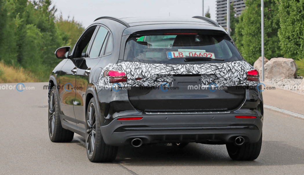 新款奔驰AMG GLA 35海外谍照曝光，或搭2.0T+48V轻混，明年上市_搜狐汽车_搜狐网