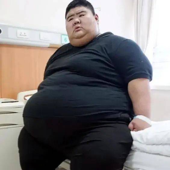 王浩楠为爱减重400斤，过年反弹30斤被女友嫌弃，不瘦50斤不结婚减肥训练营身体
