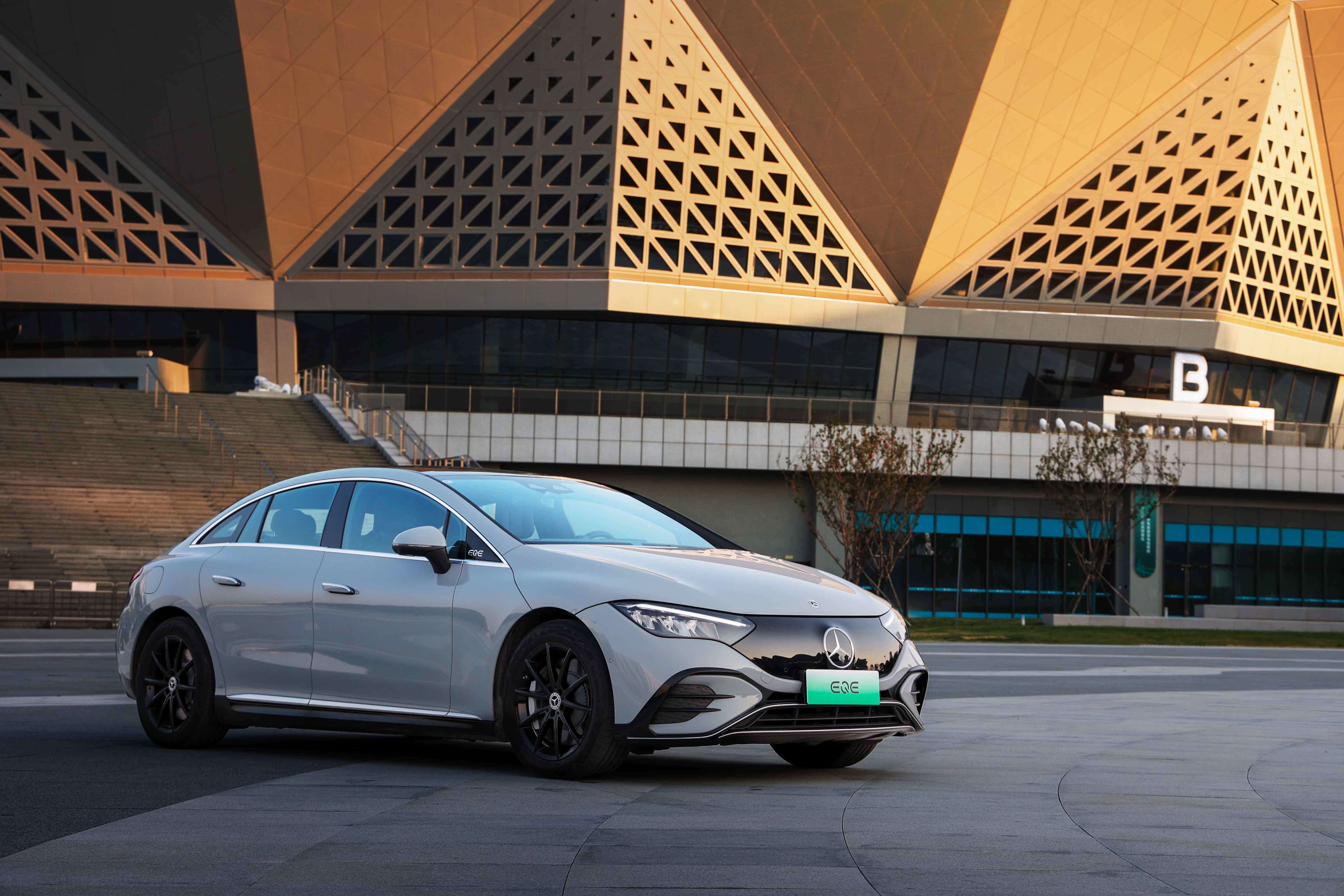 752公里超长续航，梅赛德斯-奔驰全新EQE正式上市_搜狐汽车_搜狐网