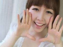 轻松一刻：小李走错了女厕所，遇见美女说：我这儿也是女生专用… -6park.com