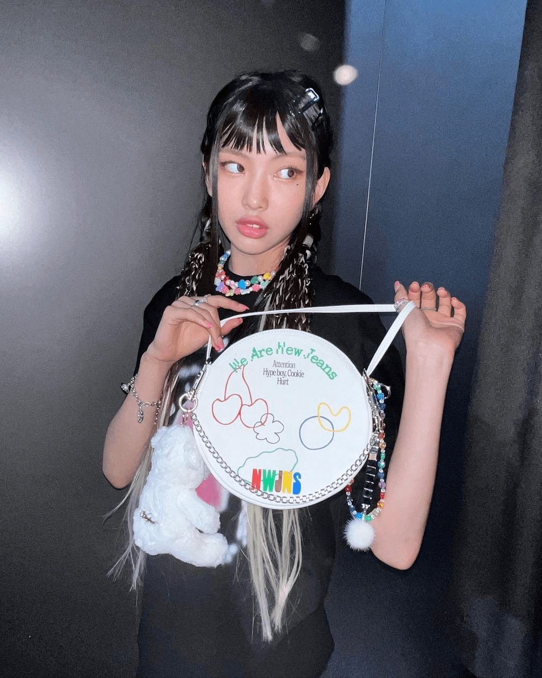 00后的社交“考点”——NewJeans_专辑_设计_概念