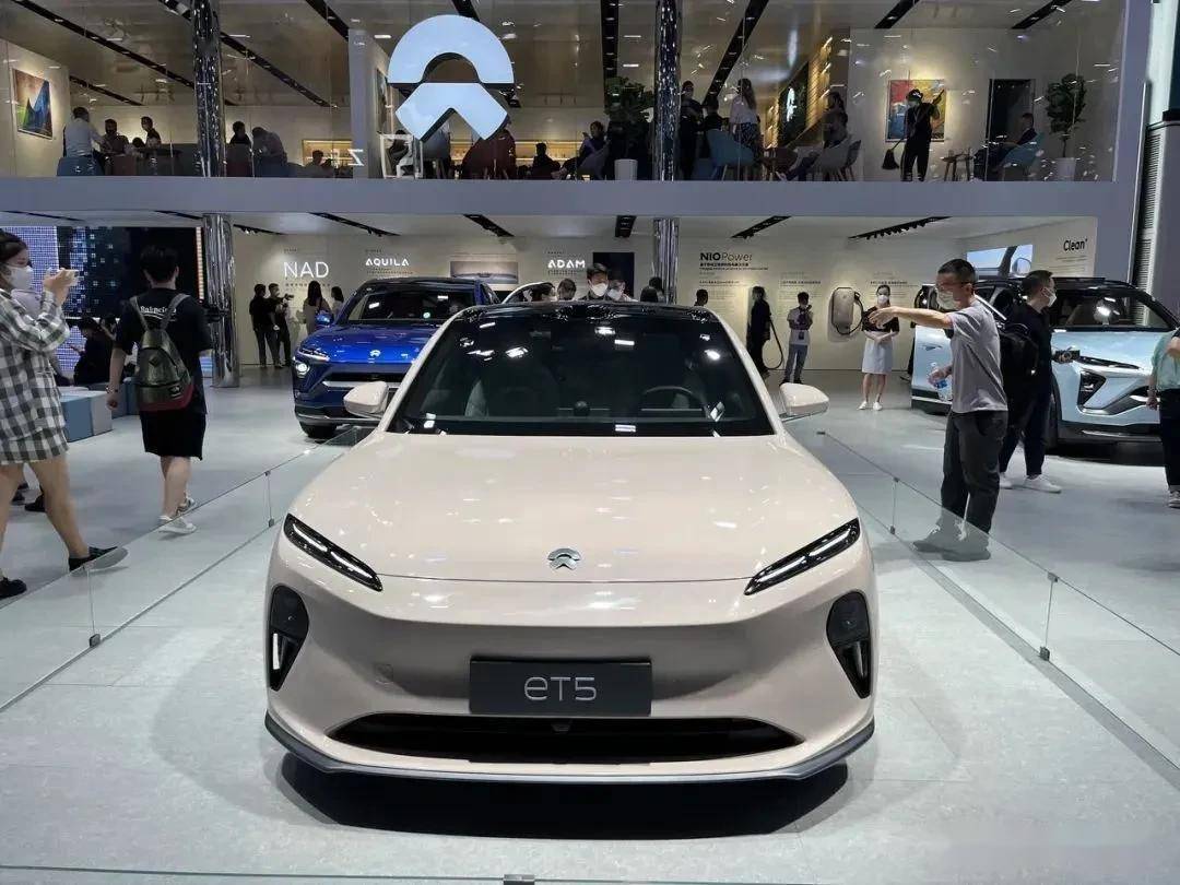 千万网友围观：蔚来秦力洪立下FLAG，ET5 一年内销量将超过宝马3系_搜狐汽车_搜狐网