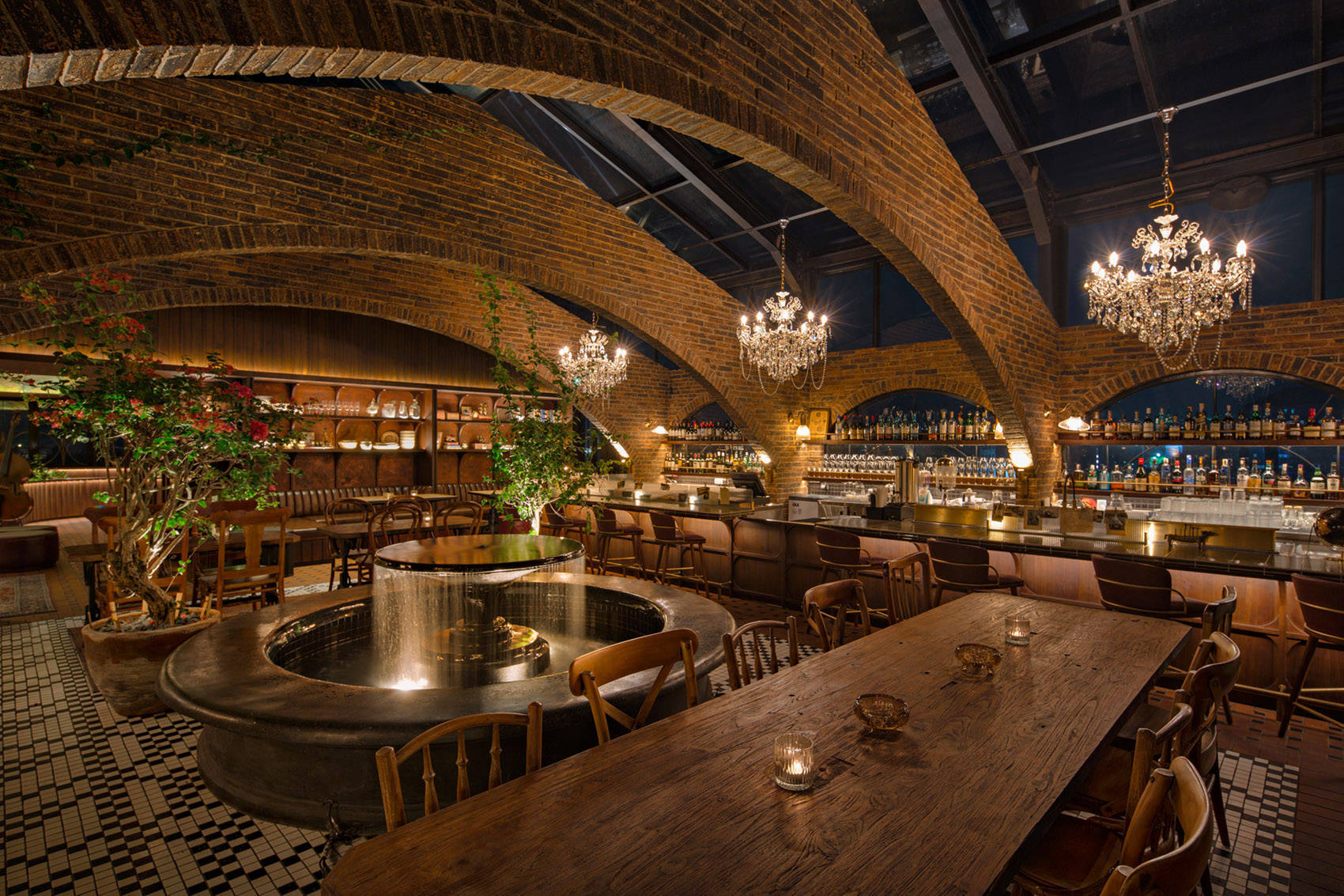 空间设计 | 打破空间边界，不一样的Aom餐酒吧设计——元研视觉分享_餐厅_屋顶_万隆