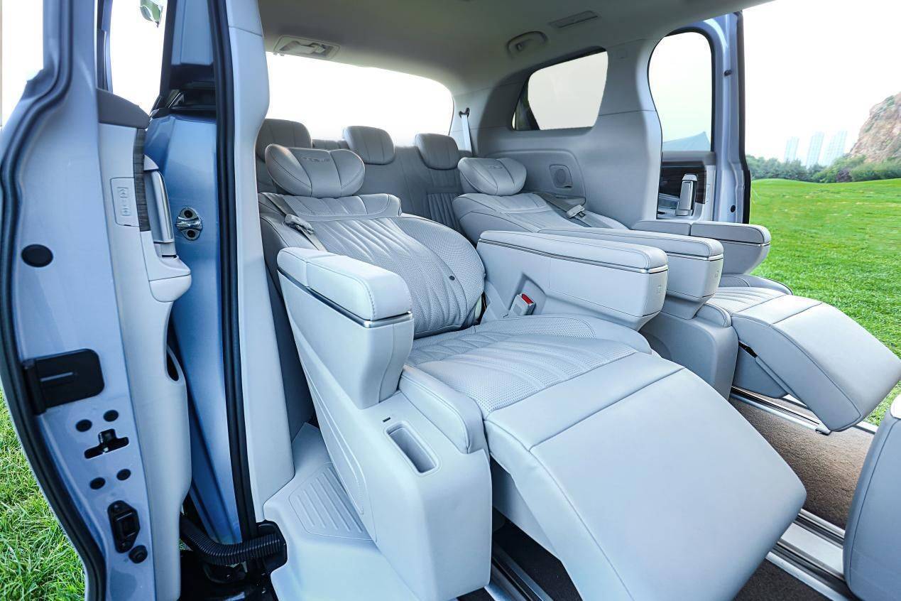 试驾荣威iMAX8 EV有感：不愧是纯电豪华MPV“天花板”！_搜狐汽车_搜狐网