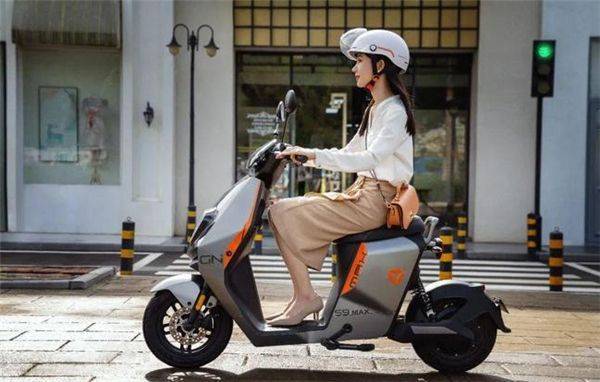 雅迪冠能3 S9 MAX助力学子尽享智行乐趣_搜狐汽车_搜狐网