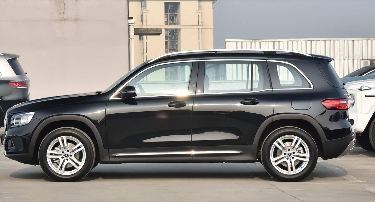 奔驰新款GLB涨价上万元，帮你分析花30万买1.3T值不值？_搜狐汽车_搜狐网