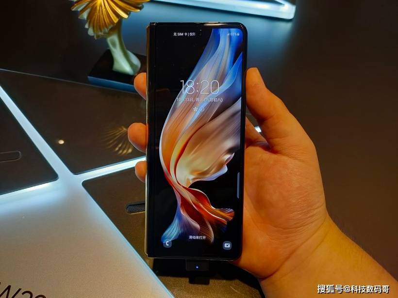 比华为更贵！三星“心系天下”W23系列曝光，精英人士专属？_Galaxy_Flip_产品