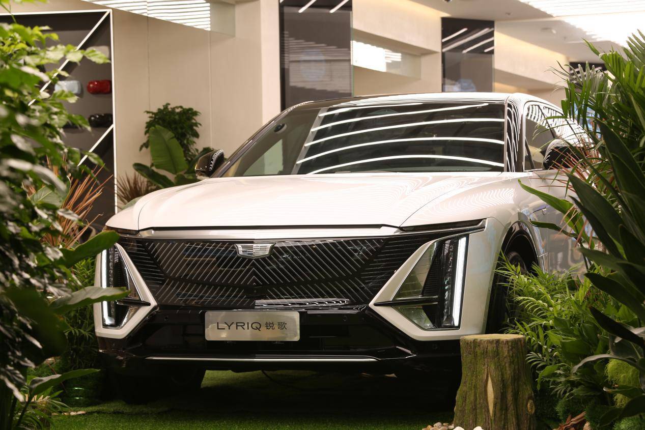 “卷上天了”19个AKG扬声器，凯迪拉克LYRIQ锐歌音响品鉴_搜狐汽车_搜狐网