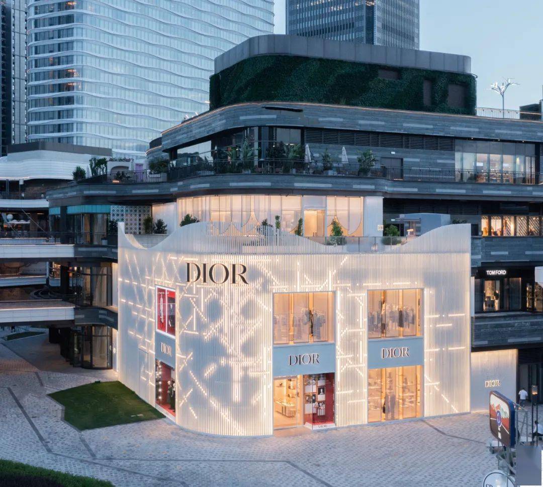 一探DIOR上海前滩太古里精品店，整整三层楼！_迪奥_大道_蒙田