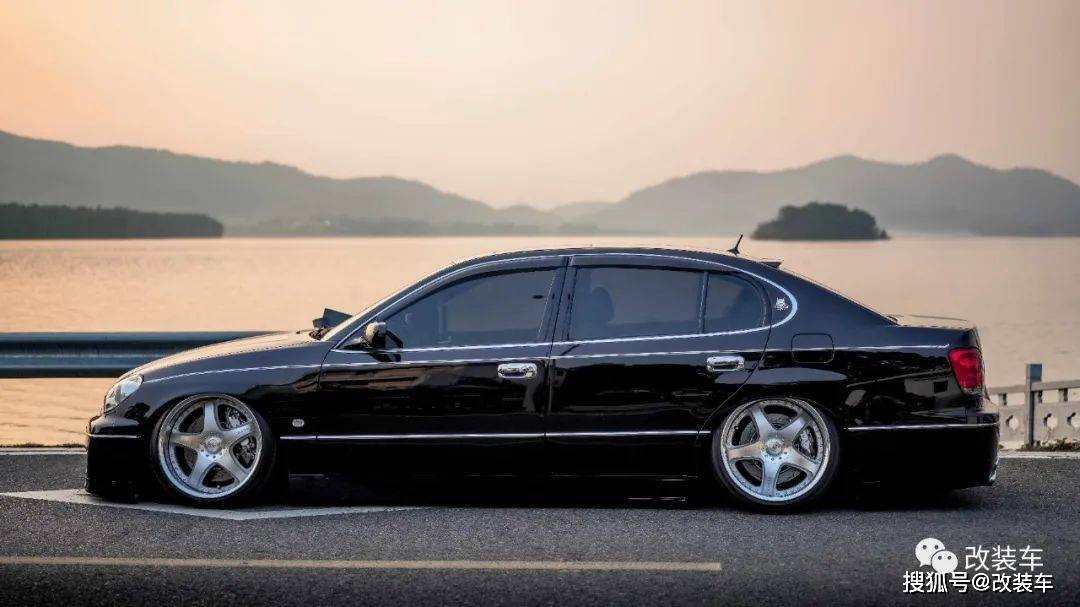 雷克萨斯GS300变身成"VIP大佬"，简单的改装就能展现出它的气质_搜狐汽车_搜狐网