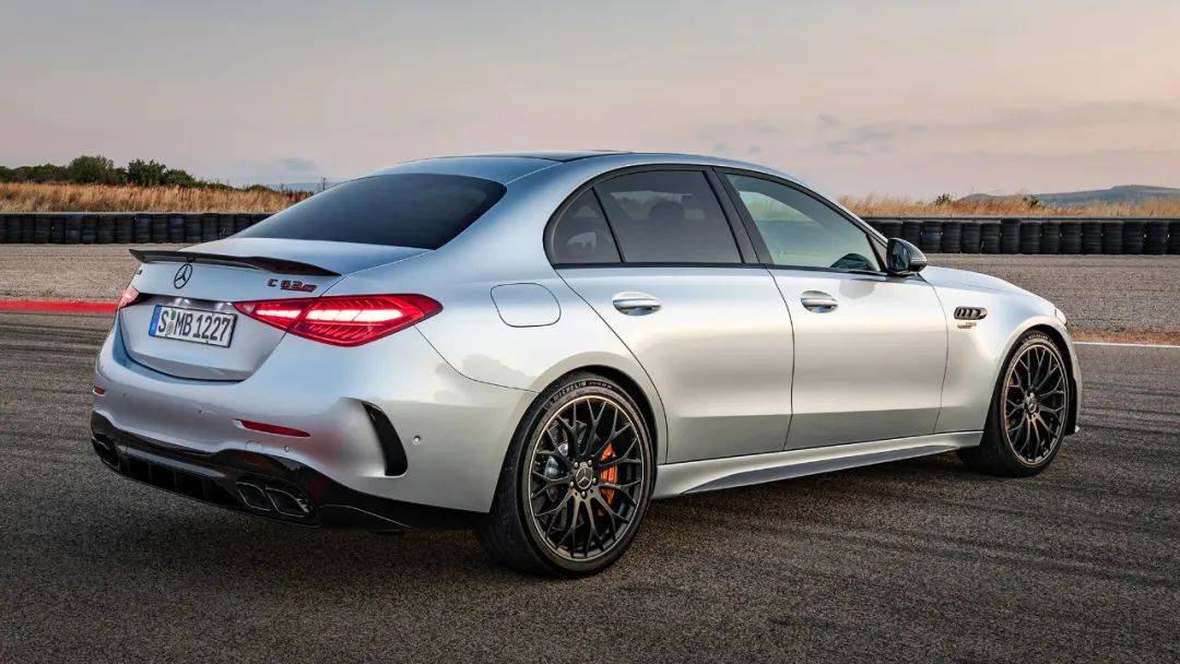 全新AMG C63发布！四缸2.0T能行吗？_搜狐汽车_搜狐网