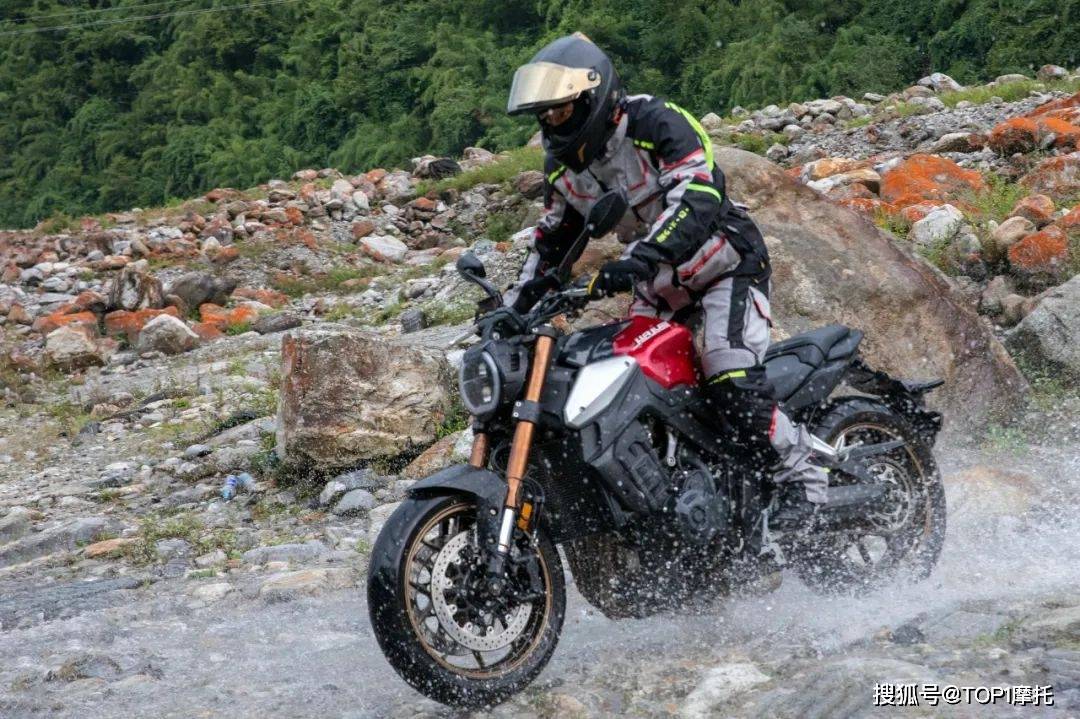 首款突破100匹马力的国产跑车，嘉爵四缸800cc两款车型即将上市！_搜狐汽车_搜狐网