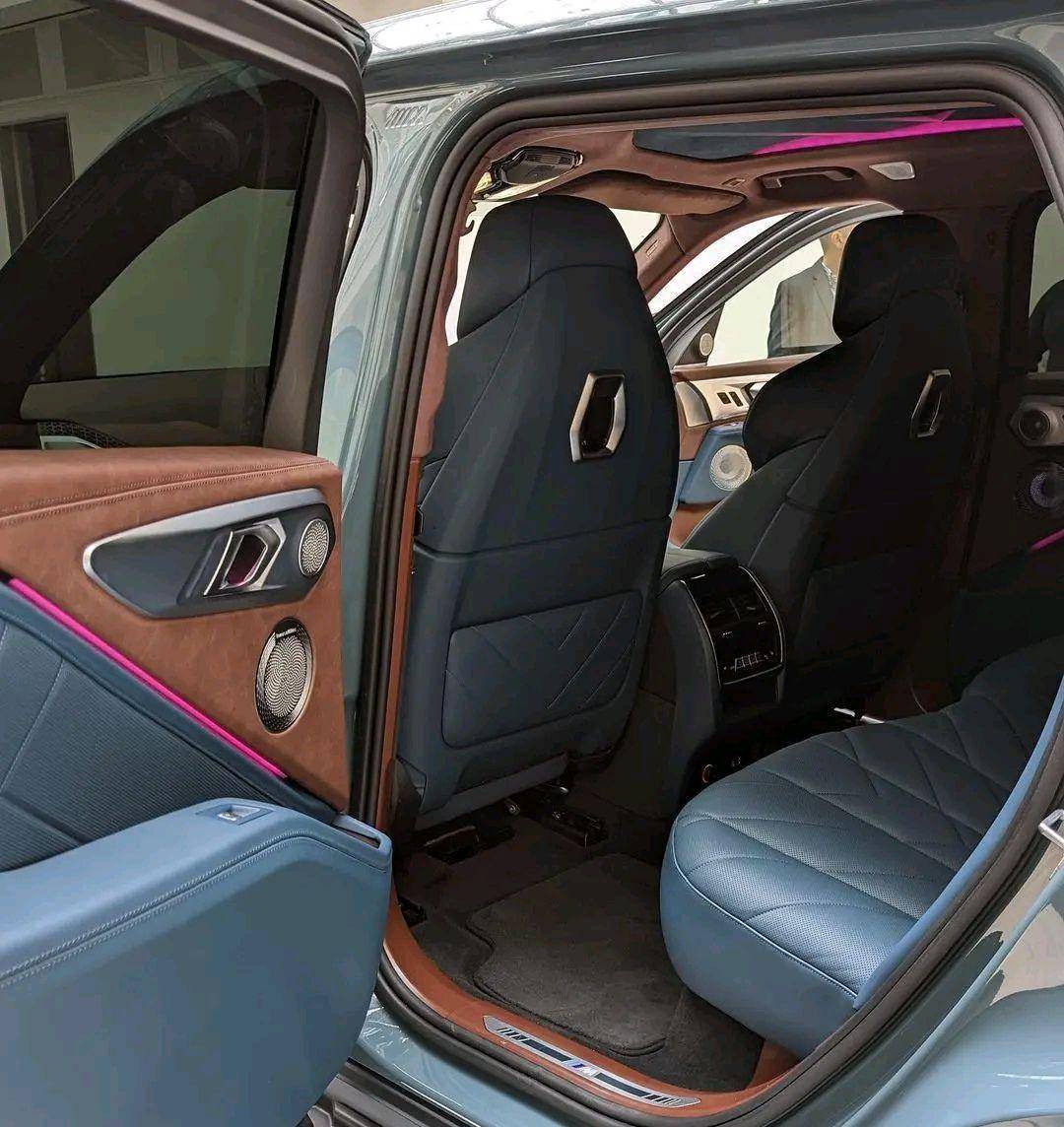 宝马“旗舰级”SUV来了，4.4T混动引擎+8AT，加速仅需4秒，霸气_搜狐汽车_搜狐网