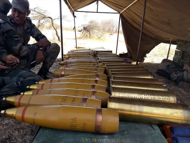 印度T90坦克爆炸，2名士兵当场丧命，炮管都被炸飞了_印军_事故_炮弹