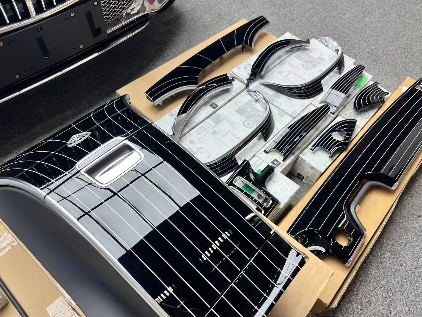 21-22款迈巴赫S480升级电动后门、钢琴黑条纹桃木饰板，旋转高音_搜狐汽车_搜狐网