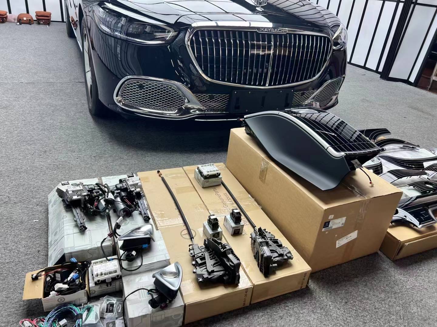 21-22款迈巴赫S480升级电动后门、钢琴黑条纹桃木饰板，旋转高音_搜狐汽车_搜狐网