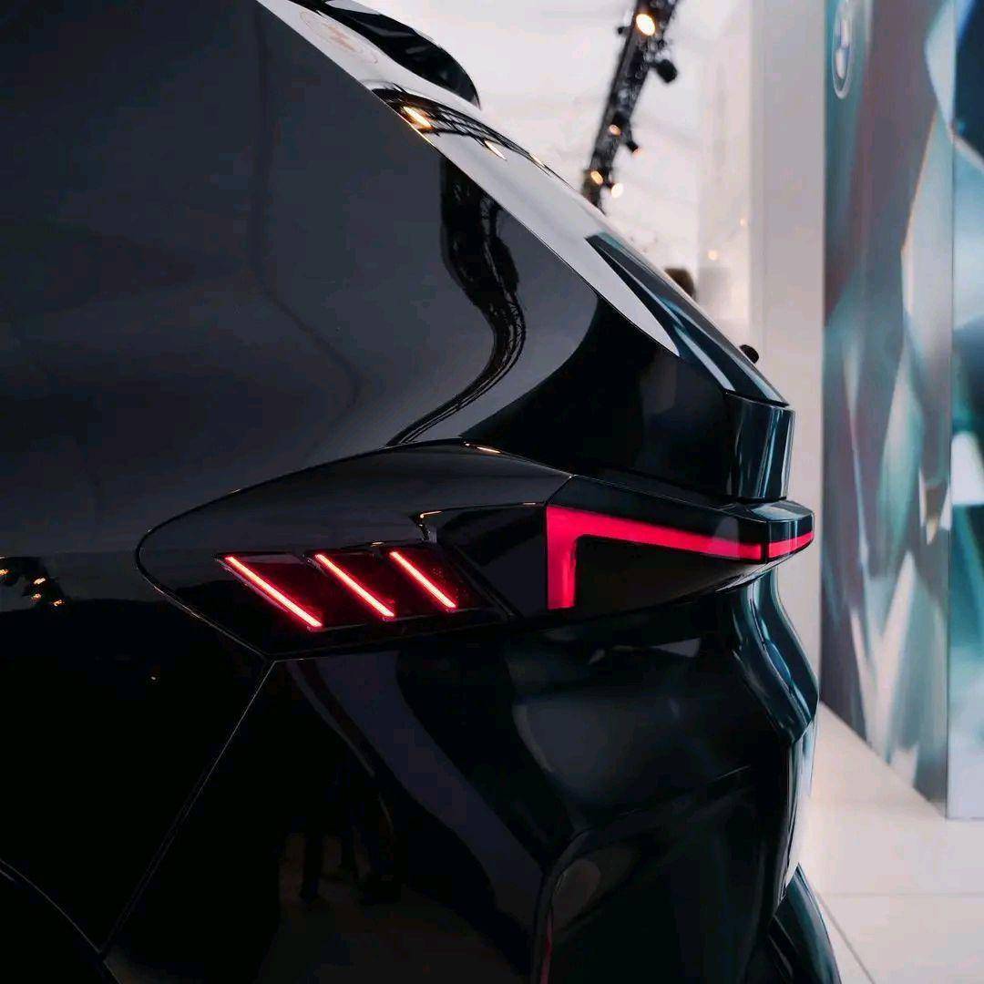 预售236万！新版宝马“旗舰”SUV开售，4.4T混动爆发735马力，霸气_搜狐汽车_搜狐网