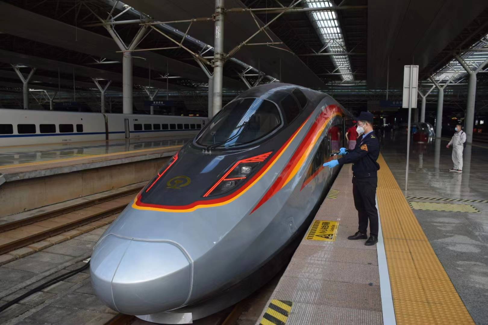 江西始发“复兴号”智能动车组首开 南昌至北京6小时内到达_中原_城市群_经济带