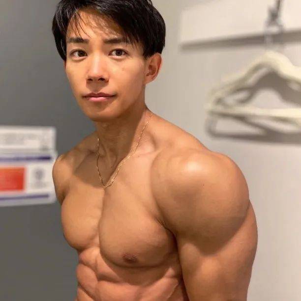 帅气的大眼睛肌肉小哥achiro侵权合作洽谈