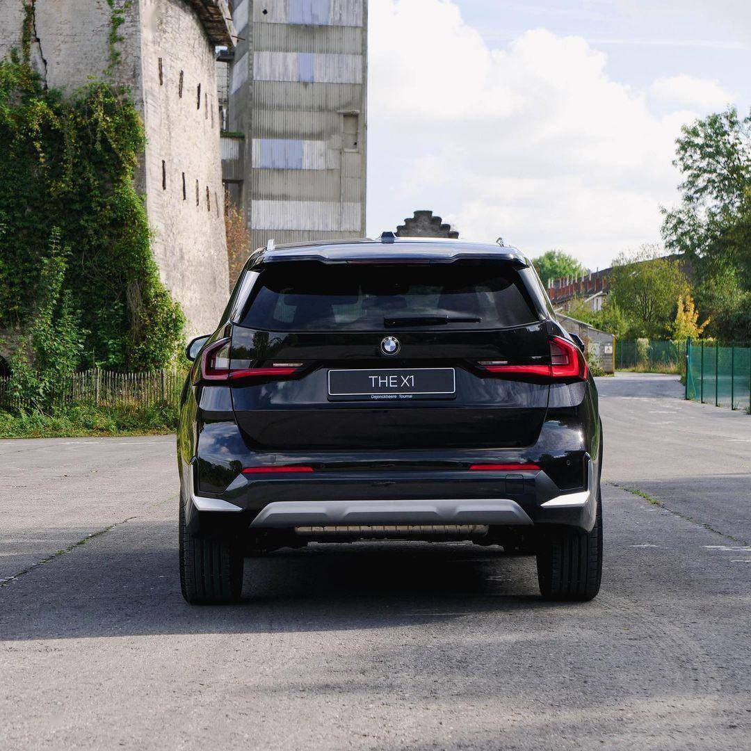 新款加长宝马X1亮相！新增1.5T插电混动，还看啥奔驰GLB？_搜狐汽车_搜狐网