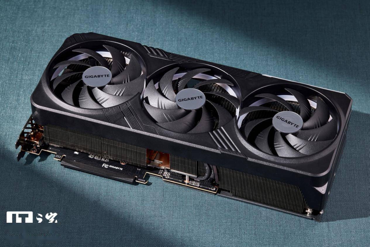 技嘉 RTX 4090 GAMING OC 魔鹰 24G 显卡评测：激活翻倍性能_散热_核心_风扇