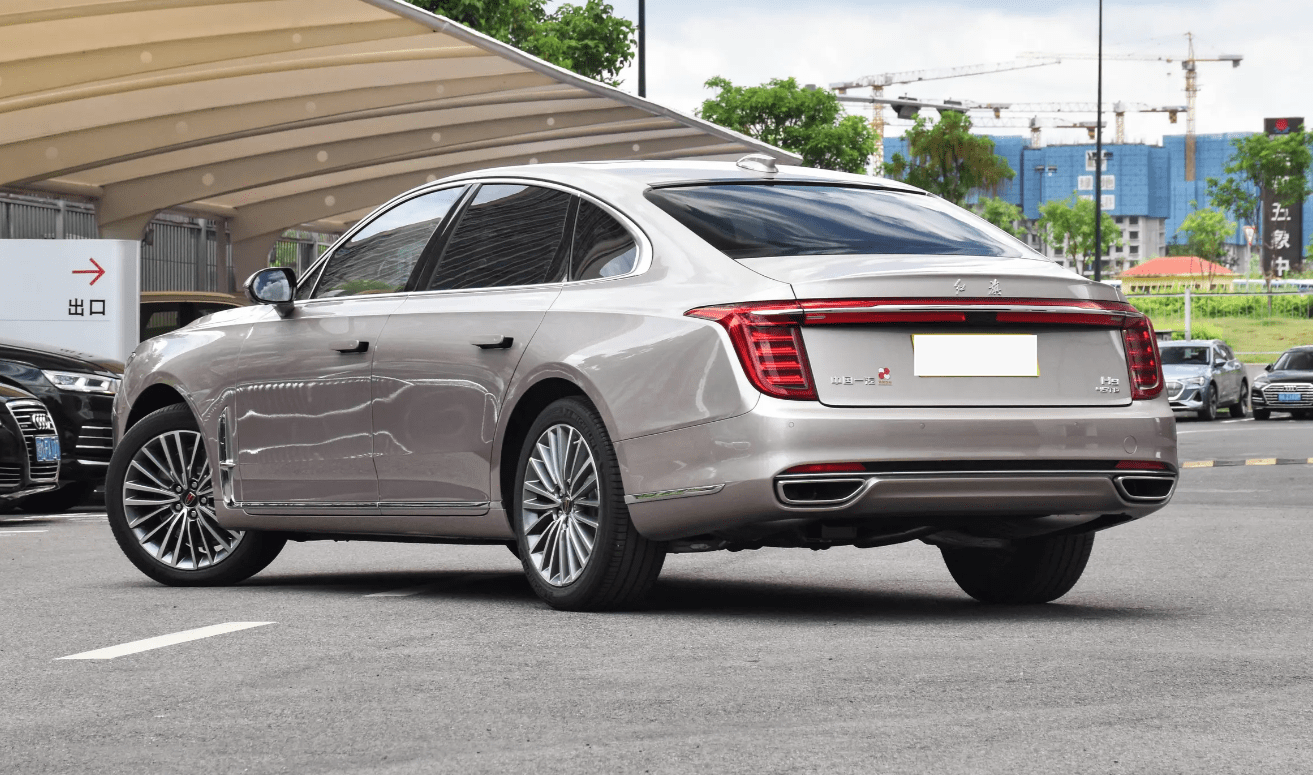 当红旗H9与奥迪A6L一起出现，国产和奥迪的差距立马出来了！_搜狐汽车_搜狐网