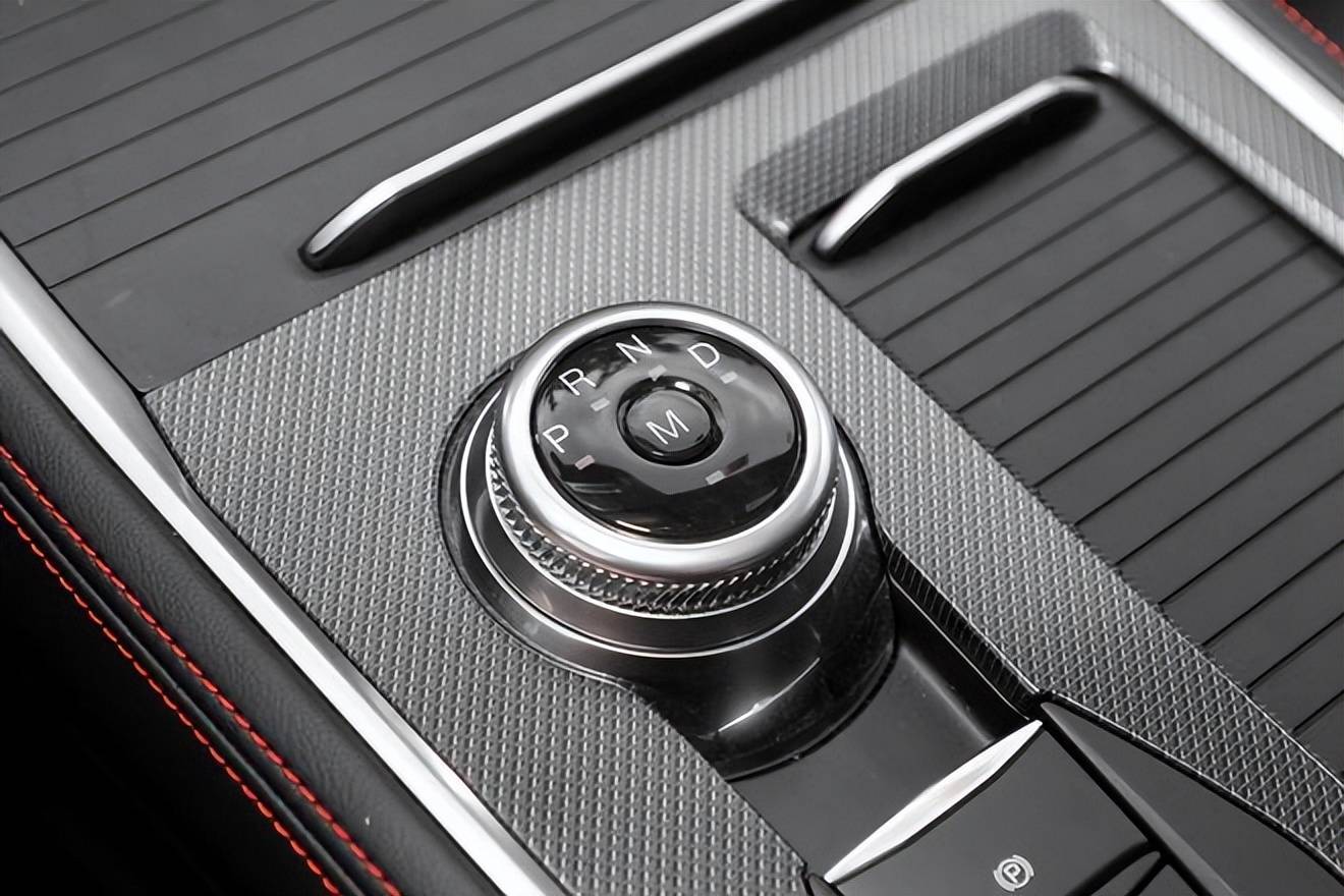 尺寸动力堆料狠,全系2.3T+8AT,2023款福特探险者,比汉兰达更强?_搜狐汽车_搜狐网